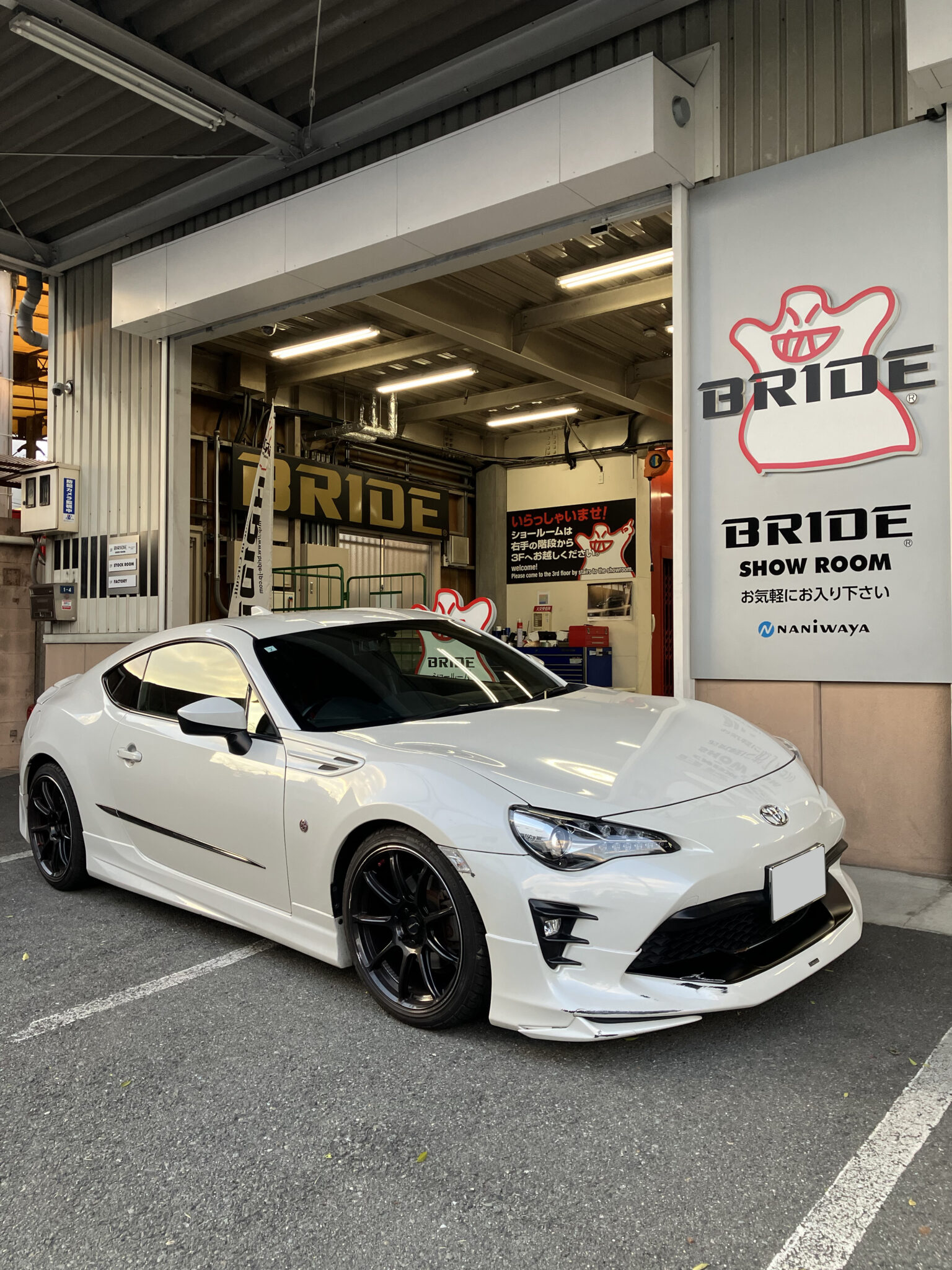 トヨタ - Bride Showroom Web サイト